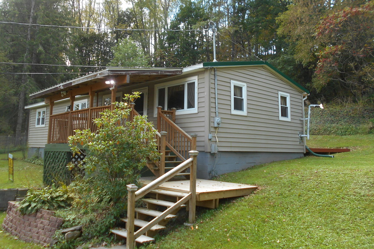 Directory Listing of new_berlin/ (Comparable Photos)